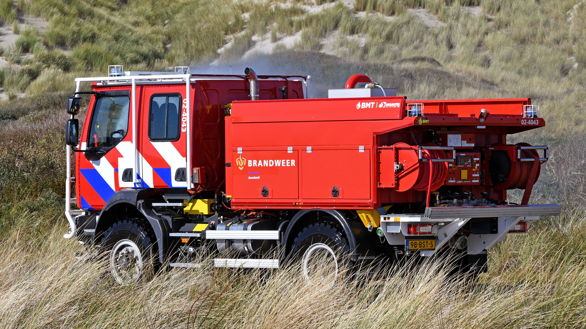 Nieuwe voertuigen voor natuurbrandbestrijding voor Friese brandweer ...